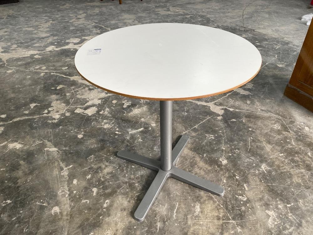 Round Wooden Top Table White Colour / Meja Atas Kayu Bulat Warna Putih ...