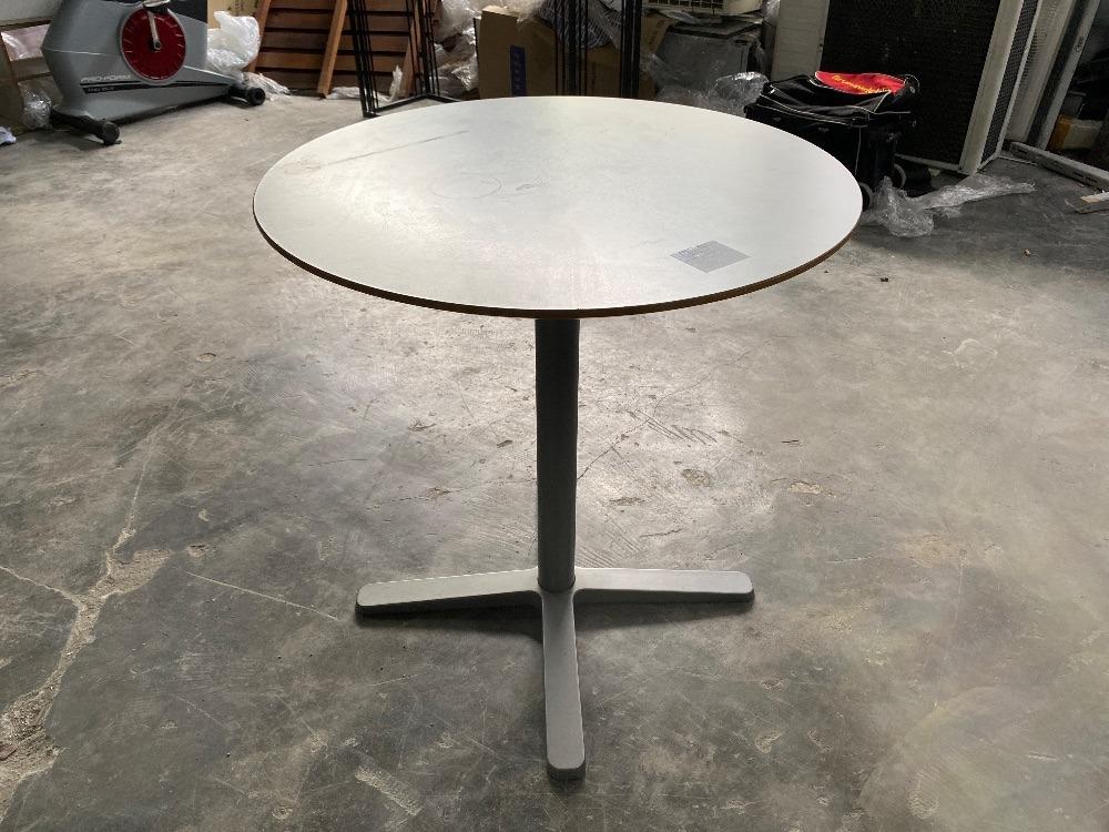 Round Wooden Top Table White Colour / Meja Atas Kayu Bulat Warna Putih ...