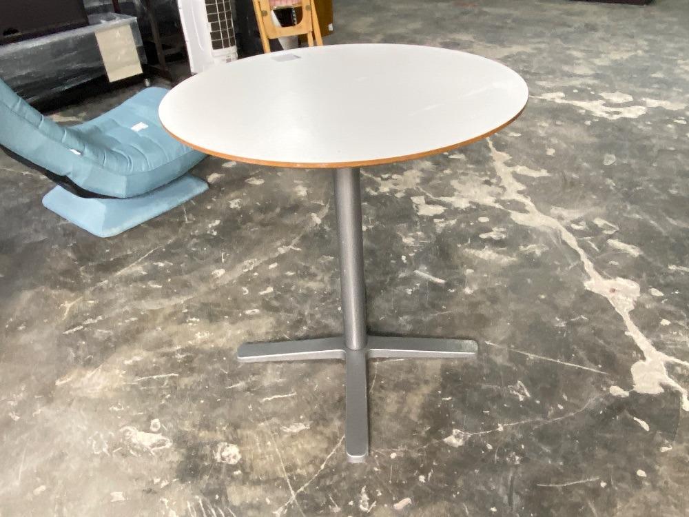 Round Wooden Top Table White Colour / Meja Atas Kayu Bulat Warna Putih ...