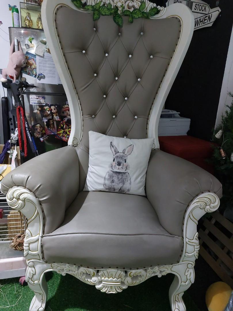 Showpiece giant chair to impress your guest and family, Furniture ...