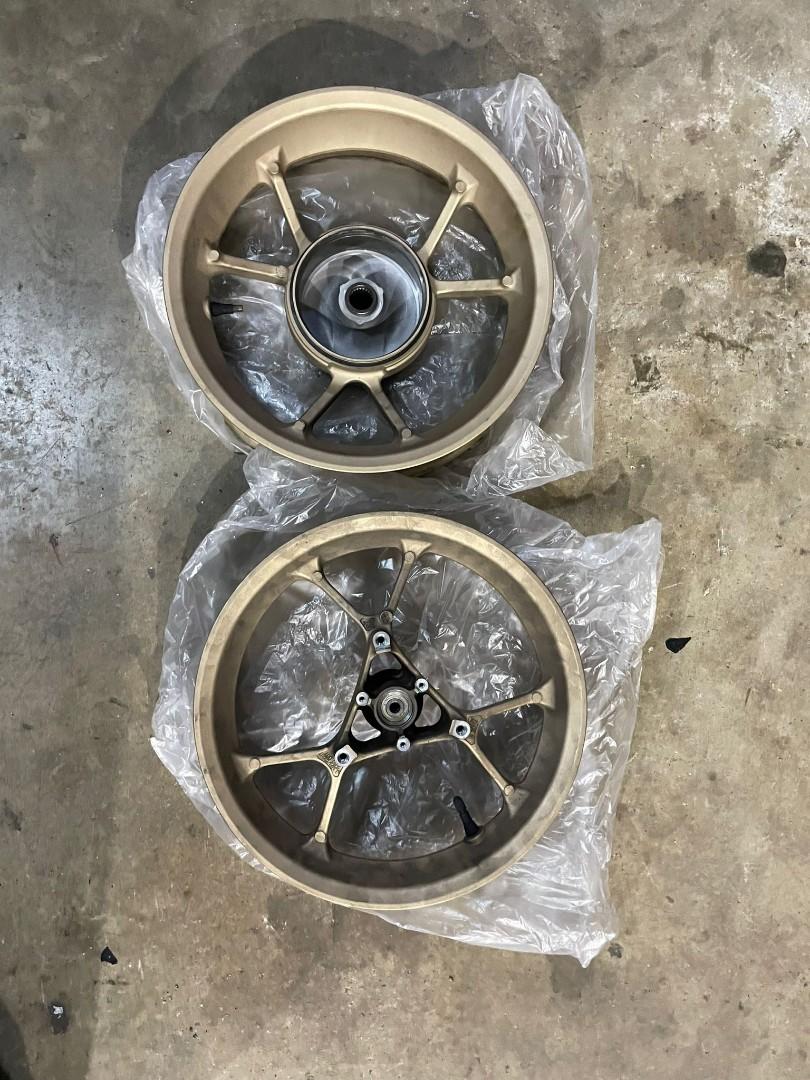 Aerox stock gold rim, Motorcycles, Motorcycle Accessories on Carousell