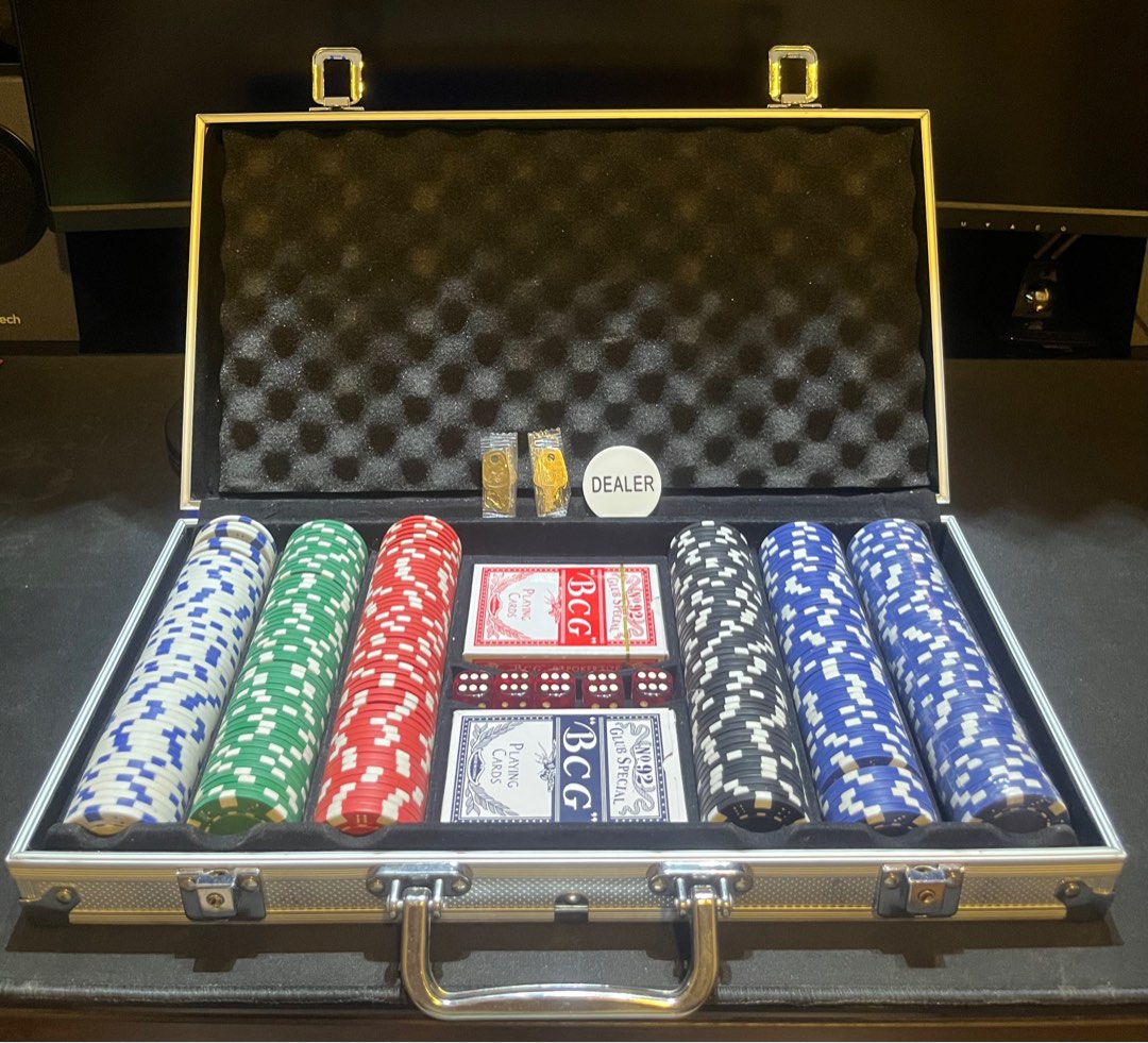 Aluminium Casing Poker Set w 300 Pcs Poker Chips (Free Denominations ...
