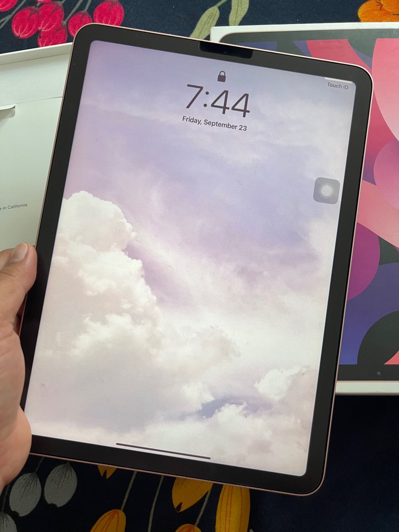 Apple iPad Gen 4, Mobile Phones & Gadgets, Tablets, iPad on Carousell