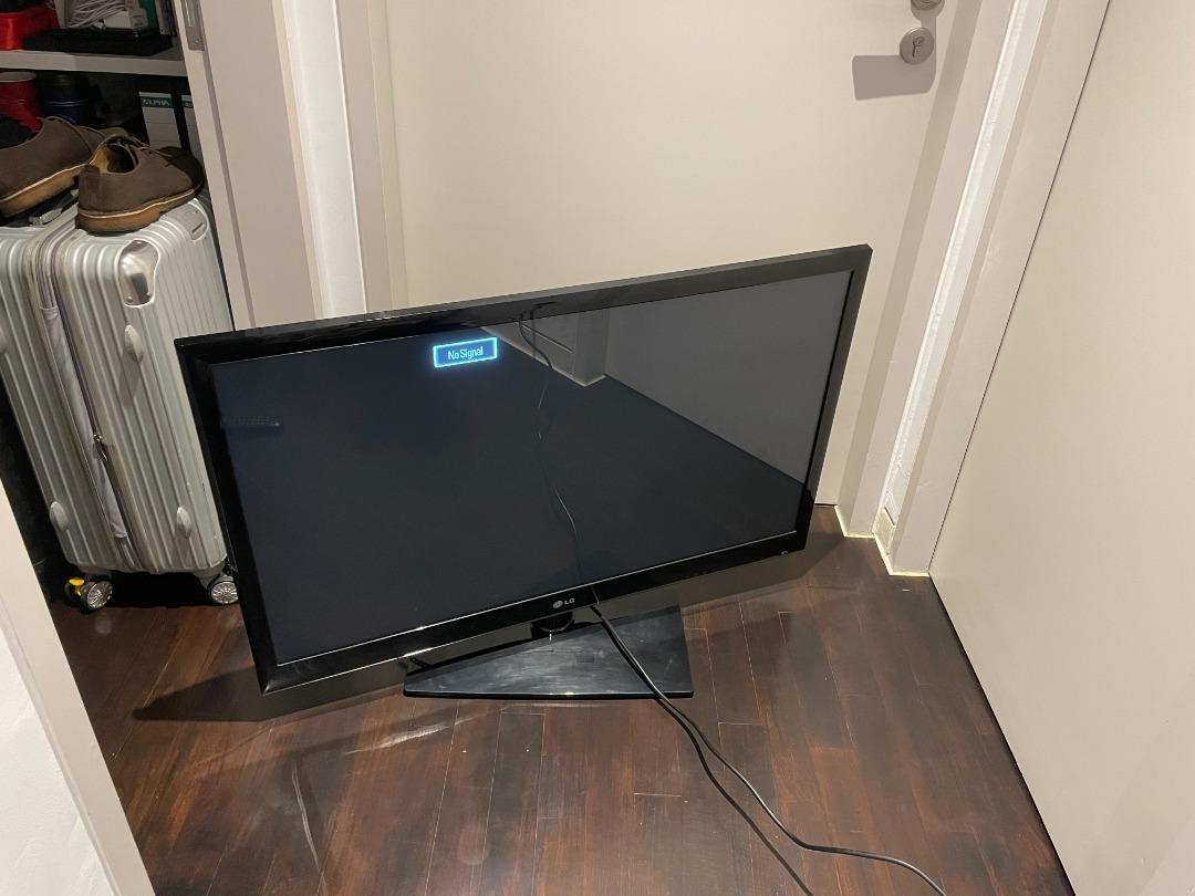 LG 42 inch flat screen TV, TV & Home Appliances, TV & Entertainment, TV ...
