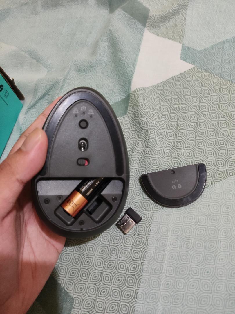 Logitech Lift Vertical Ergonomic Mouse w/ warranty receipt, Computers ...