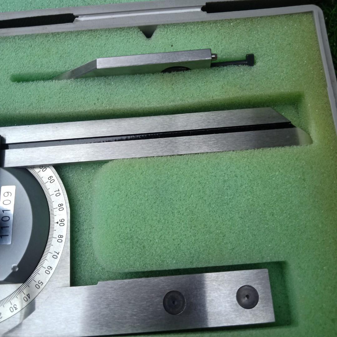 Mitutoyo Universal Bevel Protractor, Hobbies & Toys, Stationary & Craft ...