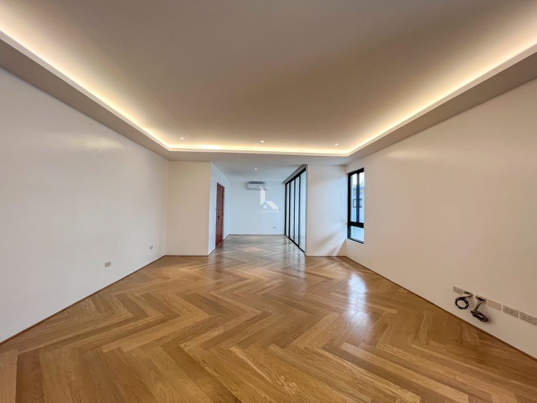 RC Modern Home in White Plains Quezon City nr Green Meadows Corinthians ...