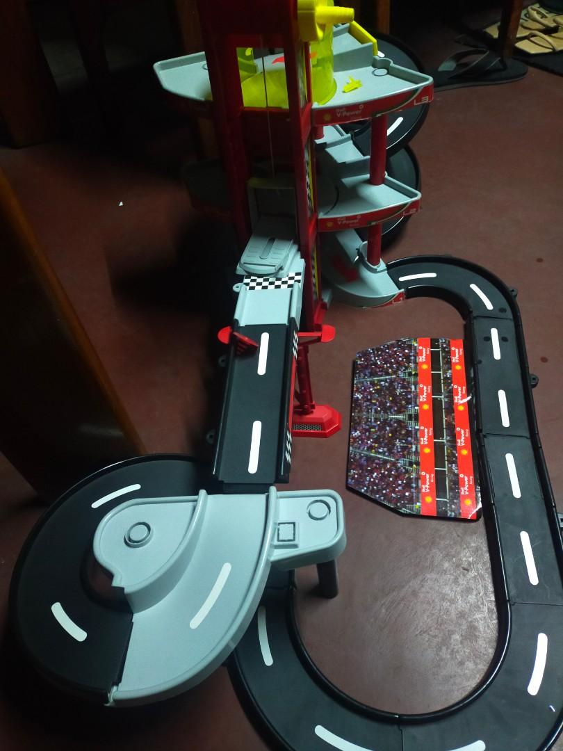 Shell Ferrari Race & Play Racing Garage, Hobbies & Toys, Toys & Games ...