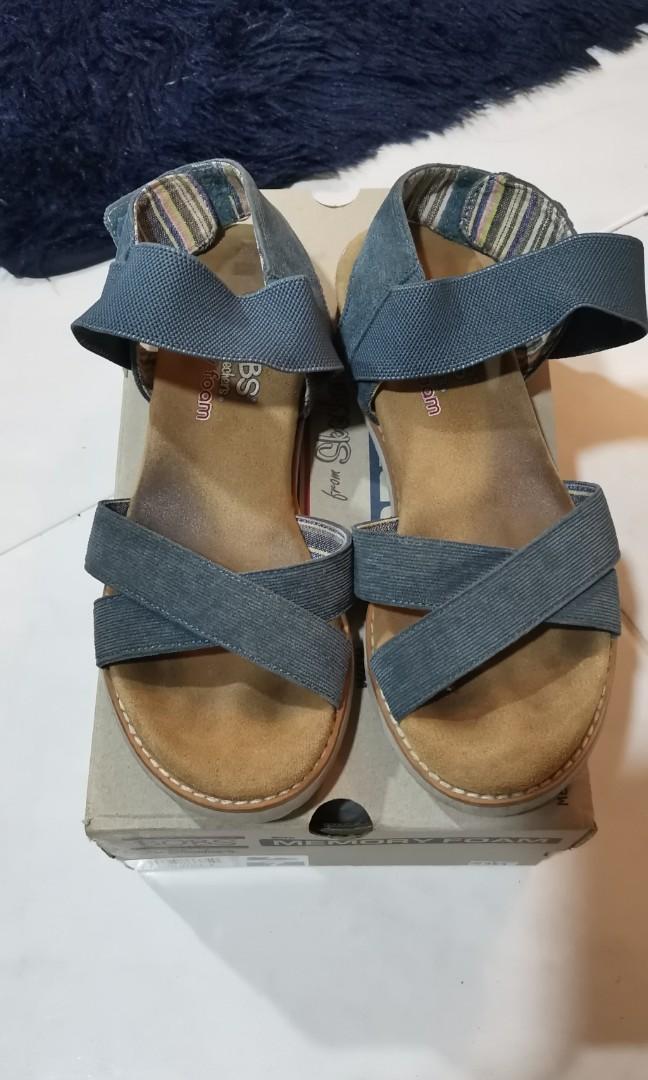 SKECHERS MEMORY FORM US7, Women's Fashion, Footwear, Sandals on Carousell
