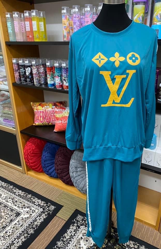 Sporty Set Code L, Women's Fashion, Activewear on Carousell