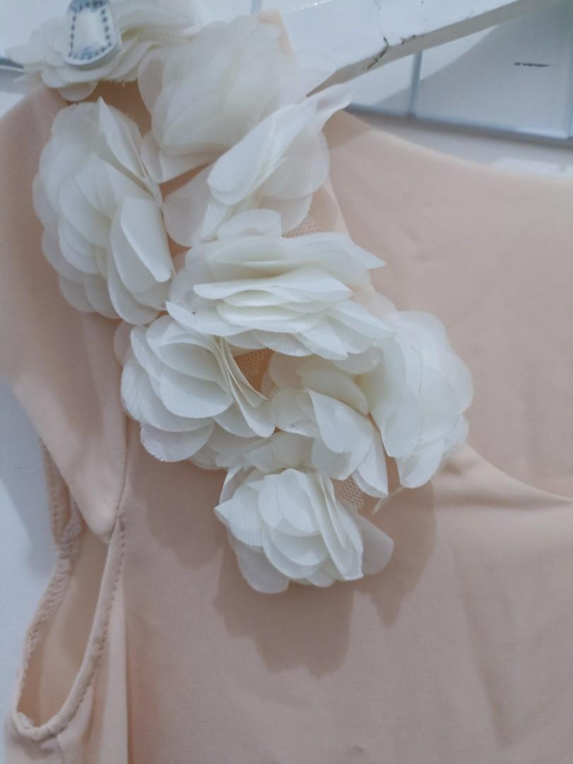 Top bunga top petals, Fesyen Wanita, Pakaian Wanita, Atasan di Carousell