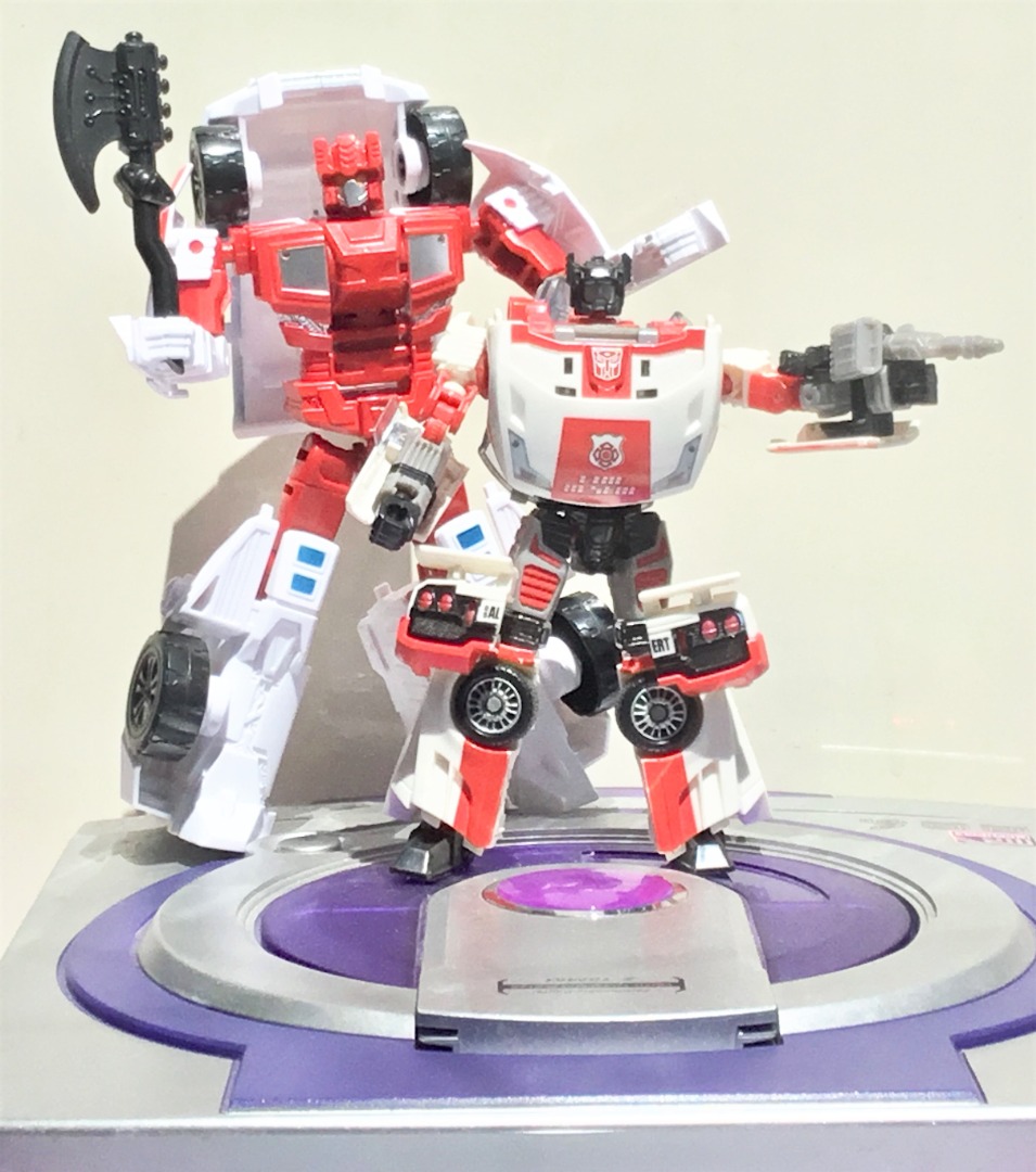 Transformers Red Alert ( Generations ) & First Aid ( Combiner Wars ...