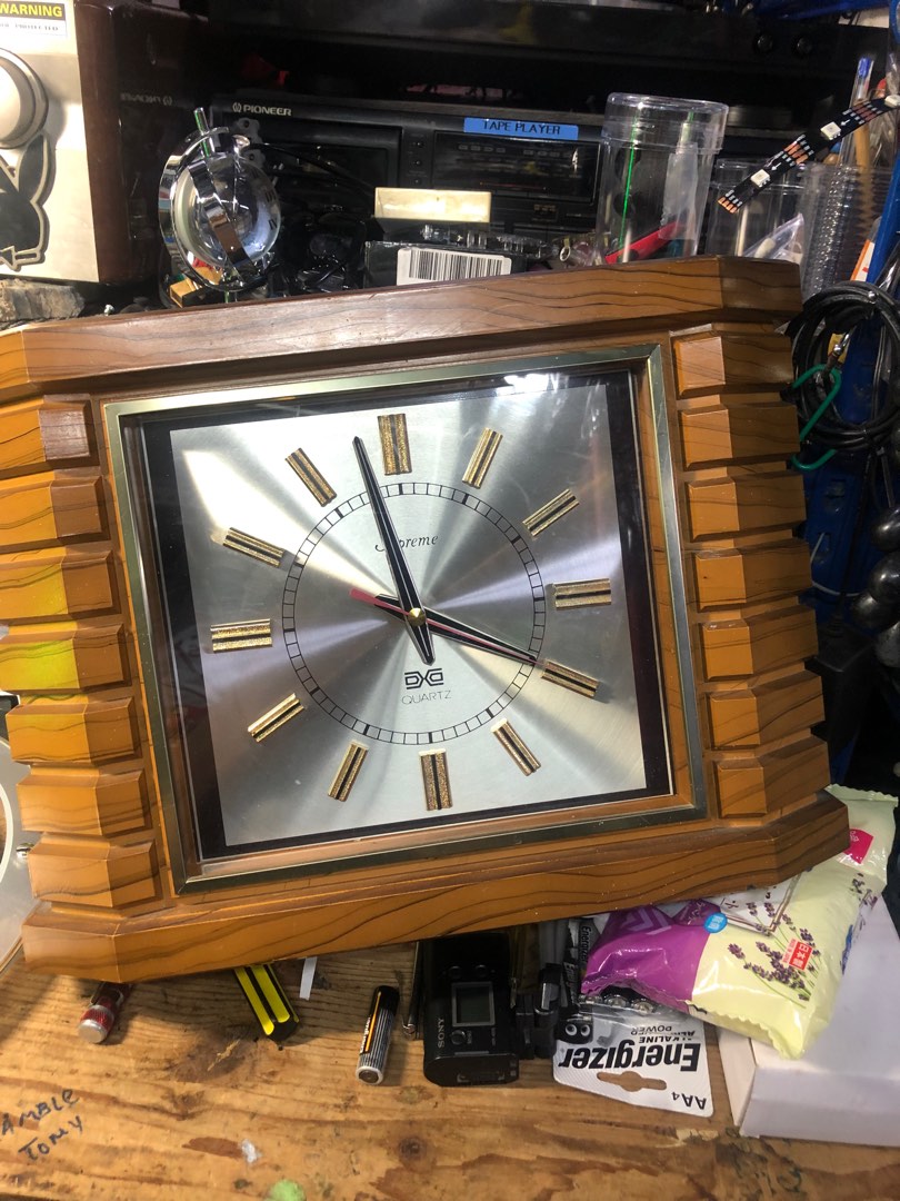 Vintage supreme clock model: 7720Q, Furniture & Home Living, Home Decor ...