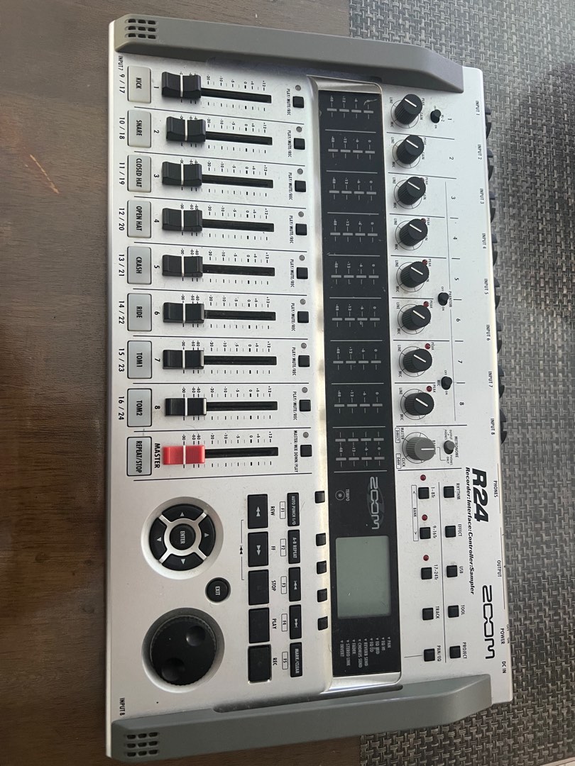 Zoom R24, Hobbies & Toys, Music & Media, Music Accessories on Carousell