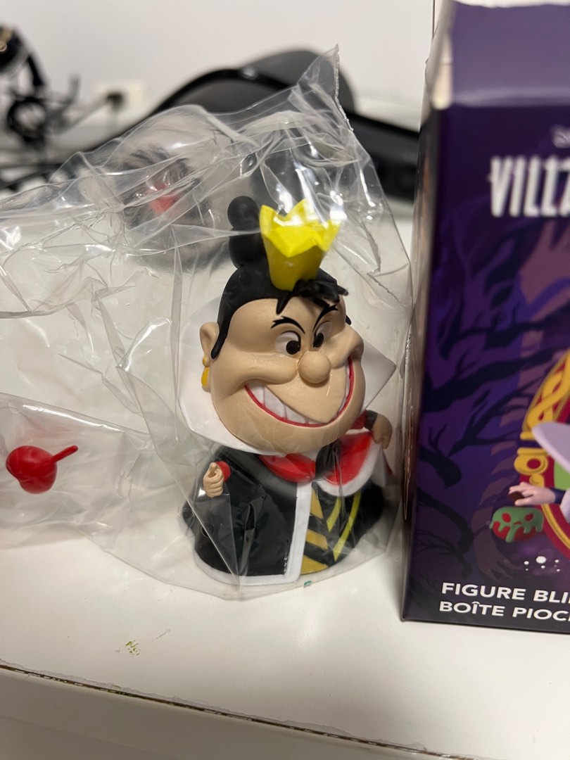 Disney villains miniso figure display blind box queen of hearts ...