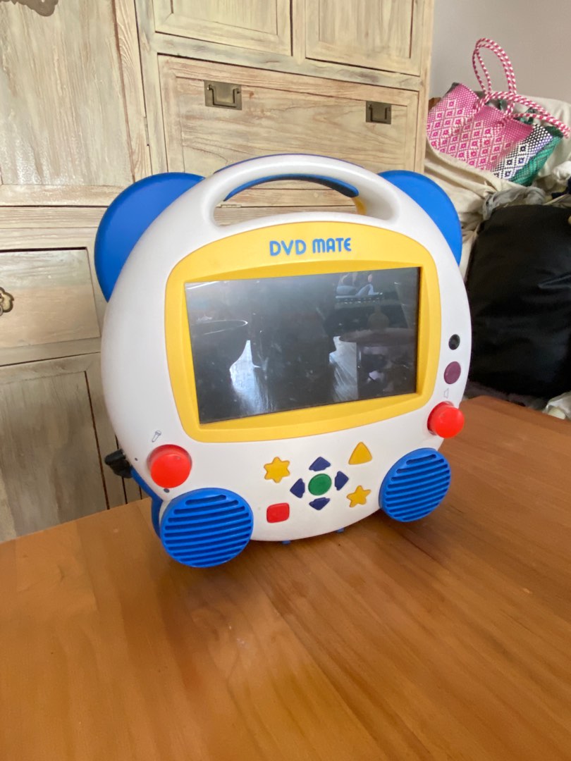 DWE DVD mate - Disney World of English, 興趣及遊戲, 書本 & 文具, 小朋友書 on Carousell