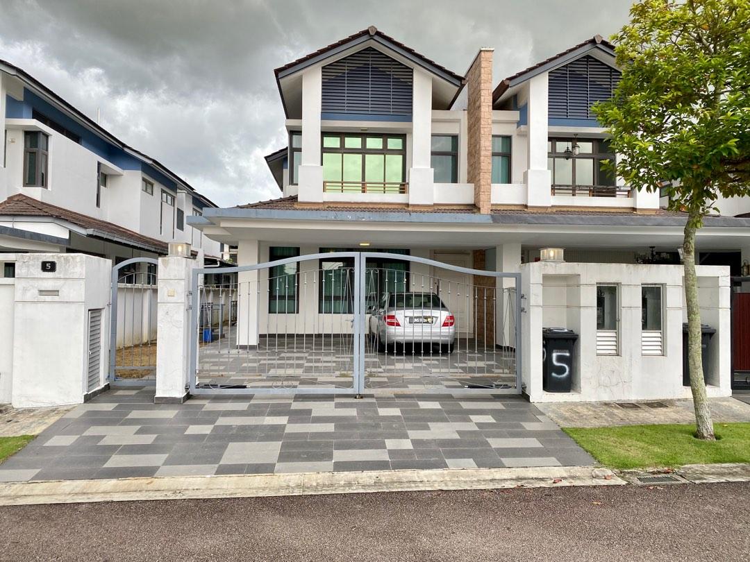 Front kitchen or front bedroom