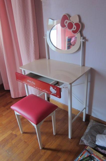 Hello Kitty Dressing Table with Drawer & Cushion Chair, Furniture ...