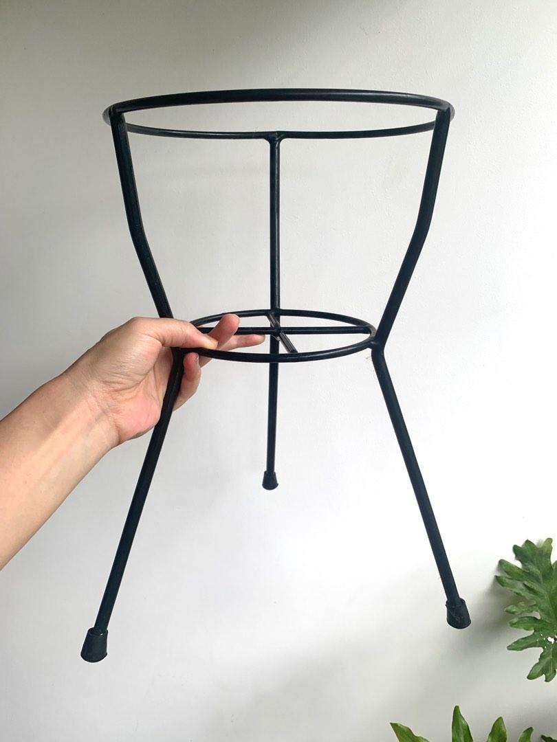 Plant stand & FREE pots from Daiso, Furniture & Home Living, Gardening ...