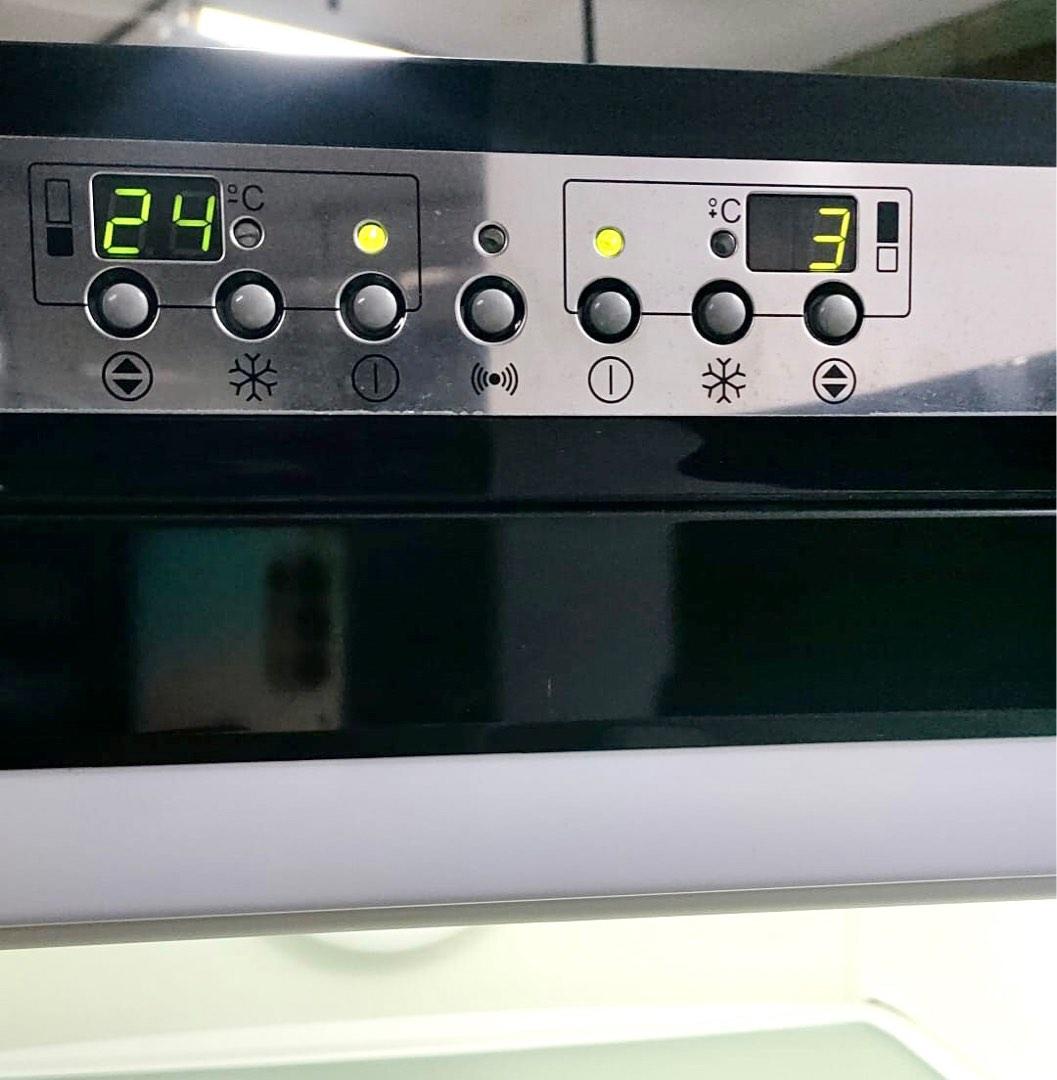 MUST BUY! Smeg 323L Display-Set NEW Refrigerator FAB32RNEN1, TV & Home ...