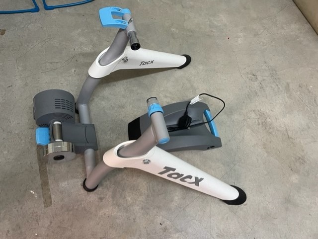 TACX FLOW SMART 單車訓練台T2240, 運動產品, 單車及配件, 單車 - Carousell