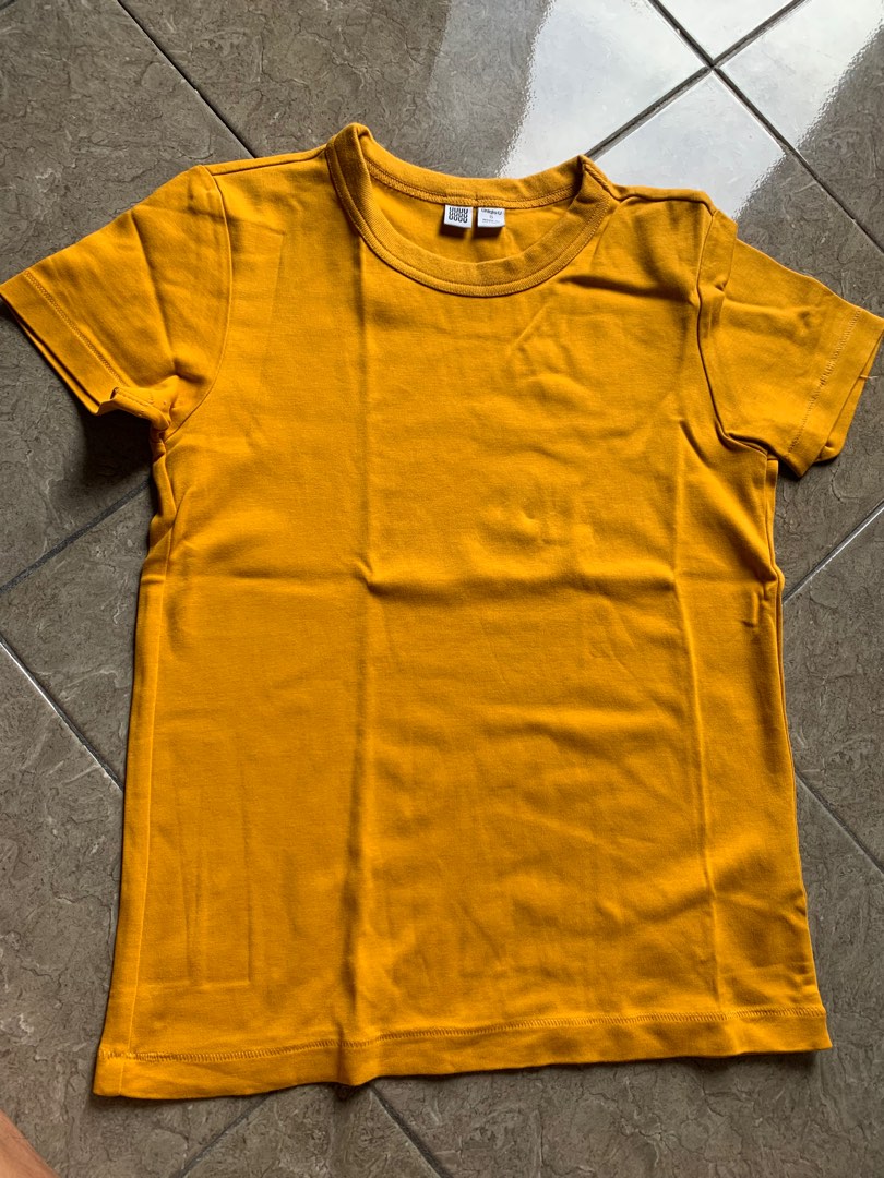 Uniqlo basic tee mustard, Women's Fashion, Tops, Shirts on Carousell