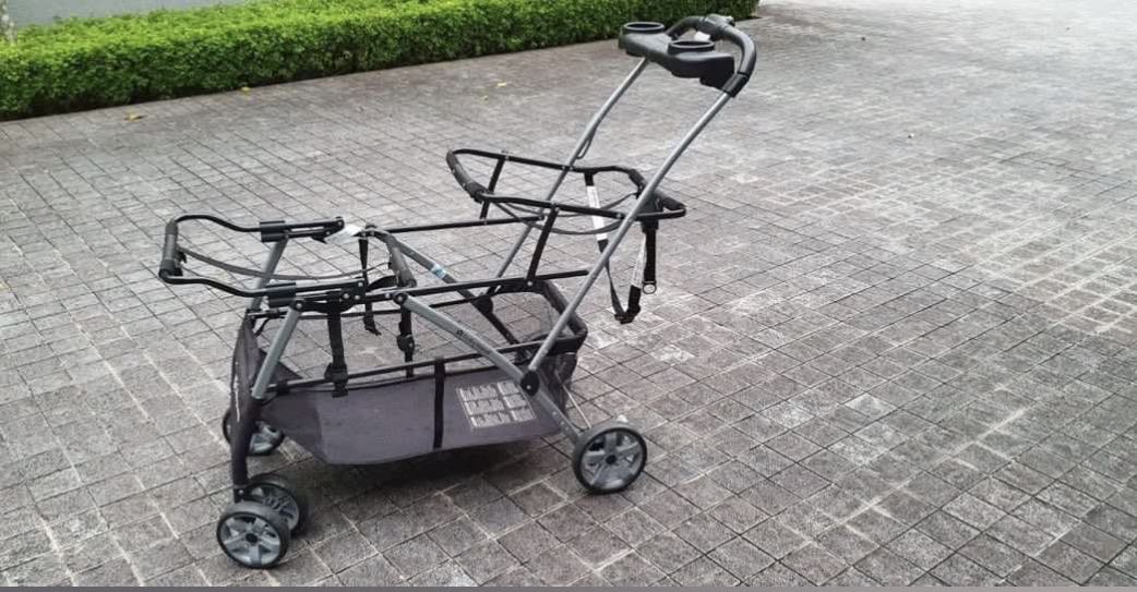 Universal twin pram frame, Babies & Kids, Going Out, Strollers on Carousell