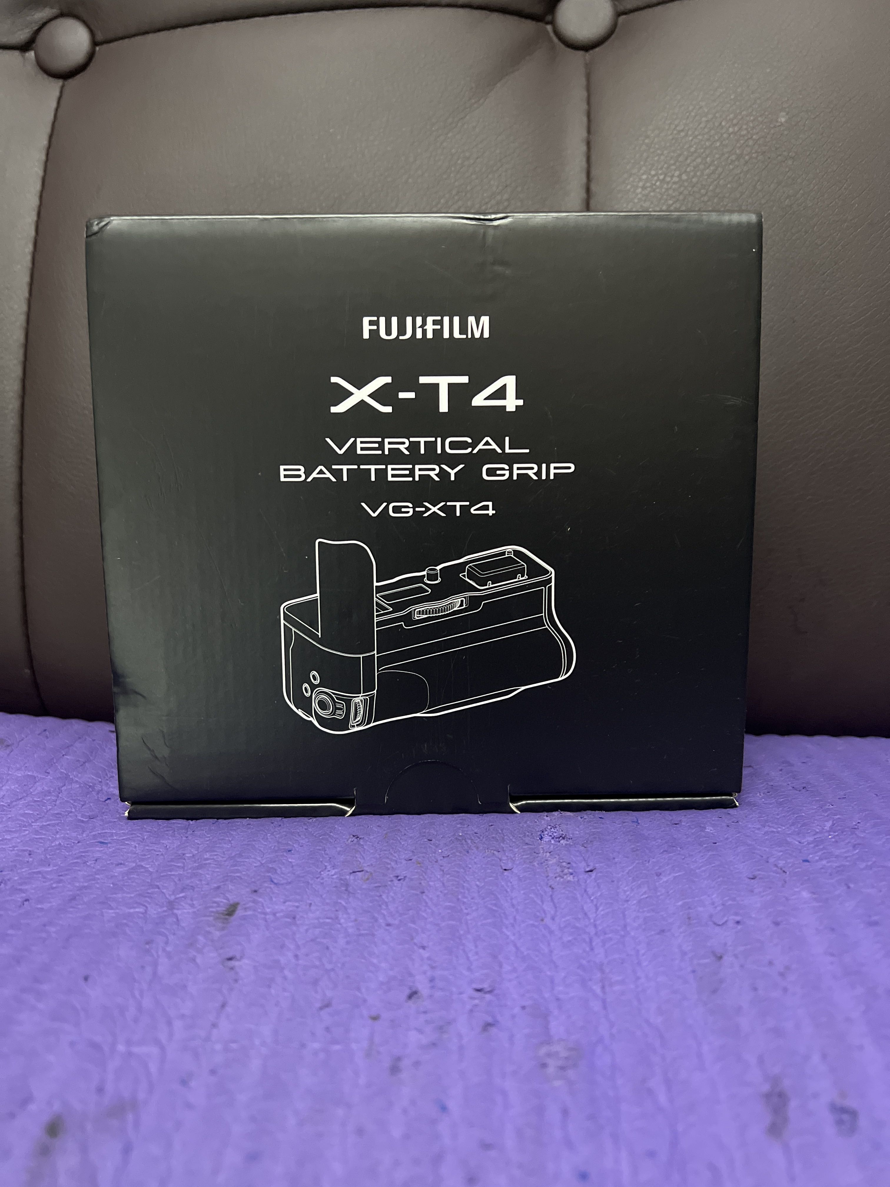 超平 極新淨 有盒 Fujifilm X-T4 VG-XT4 Vertical Battery Grip, 攝影器材, 相機 - Carousell