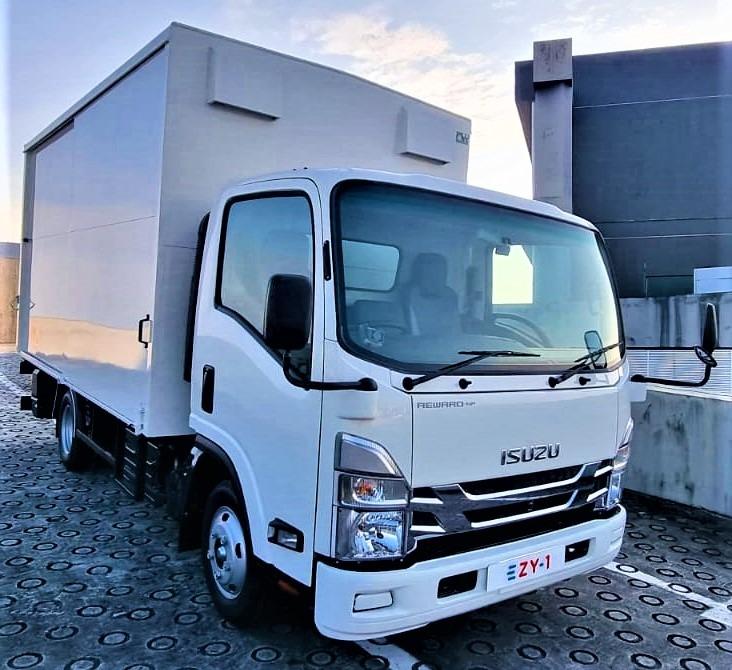 BOX Truck with Tailgate, Cars, Commercial Vehicles, New on Carousell