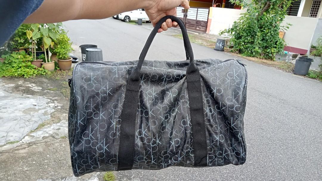 Calvin Klein Bag Baju, Women's Fashion, Bags & Wallets, Beach Bags on ...