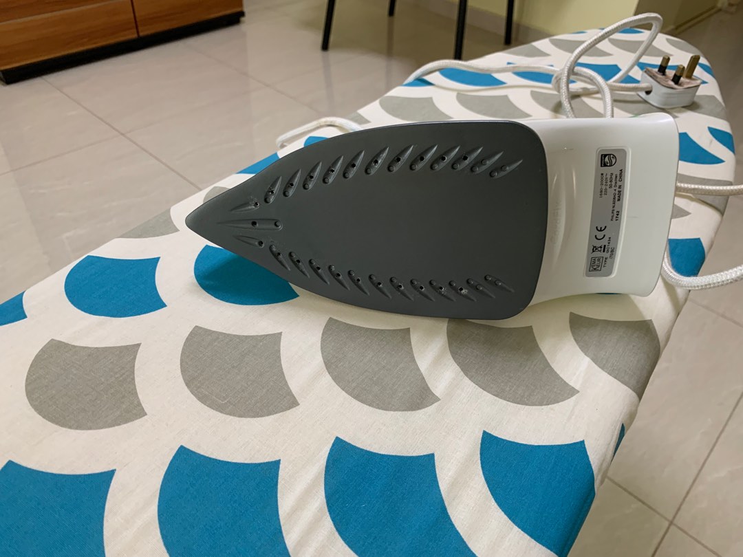 Philips Stream Iron NL9206 with ironing board, TV & Home Appliances ...