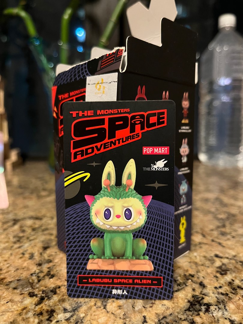 賣/換Popmart labubu space alien, 興趣及遊戲, 玩具 & 遊戲類 - Carousell