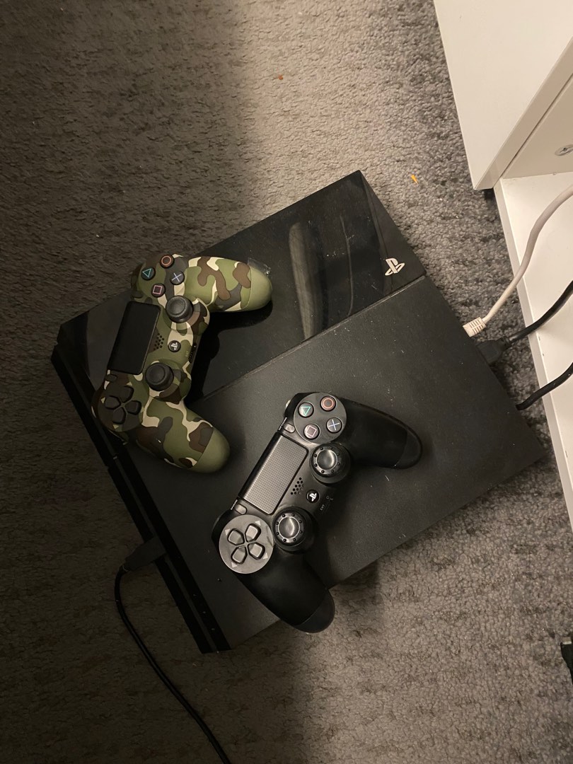 Ps 4 500gb with 2 original controllers , Video Gaming, Video Game ...