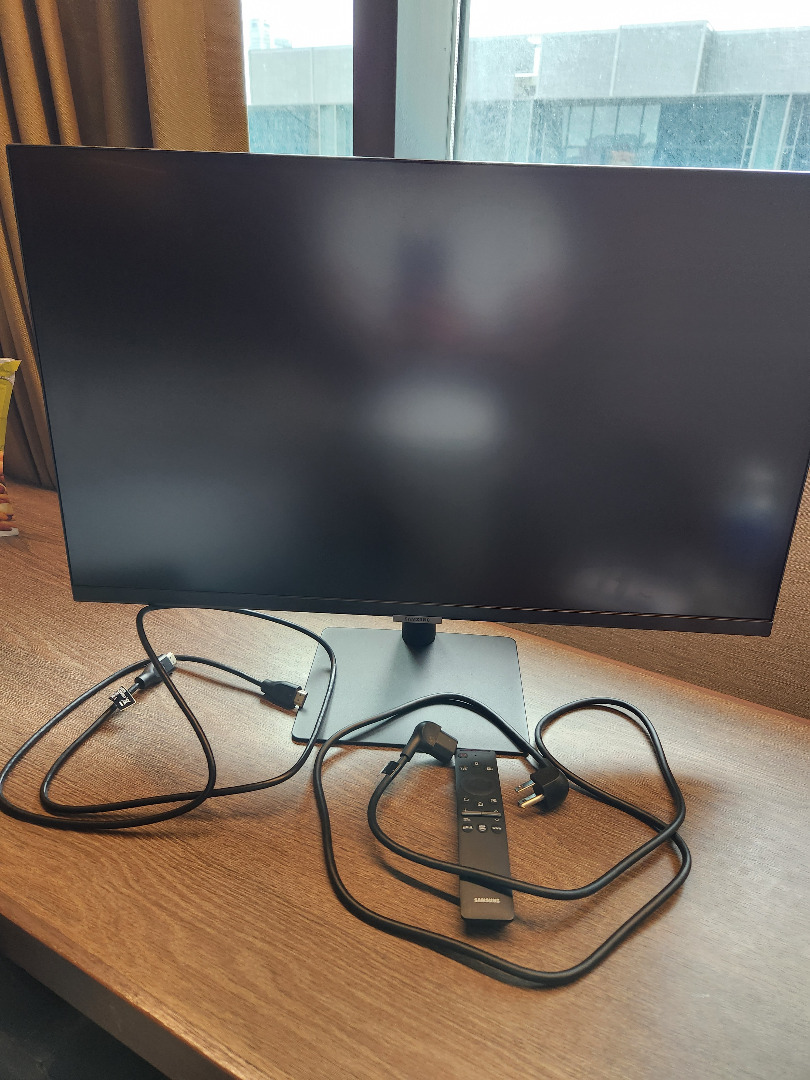 Samsung 27-inch Professional Monitor with bezel-less design, Computers ...