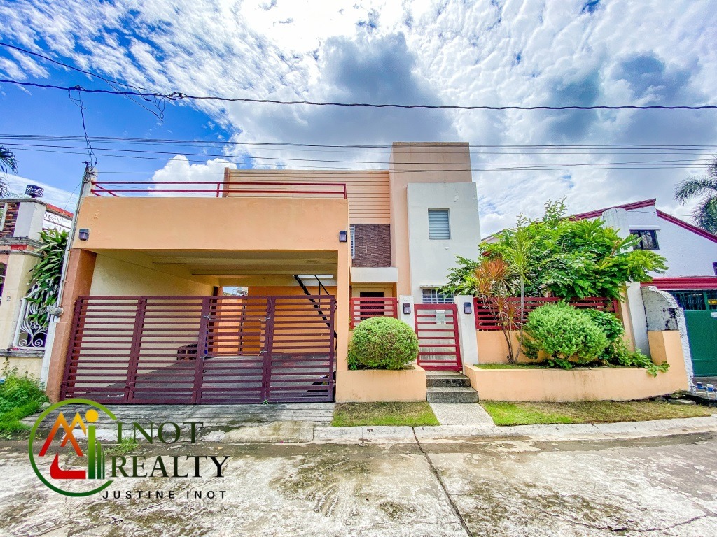 Well Maintained 2 Storey Single Detached House For Sale in BF Resort ...