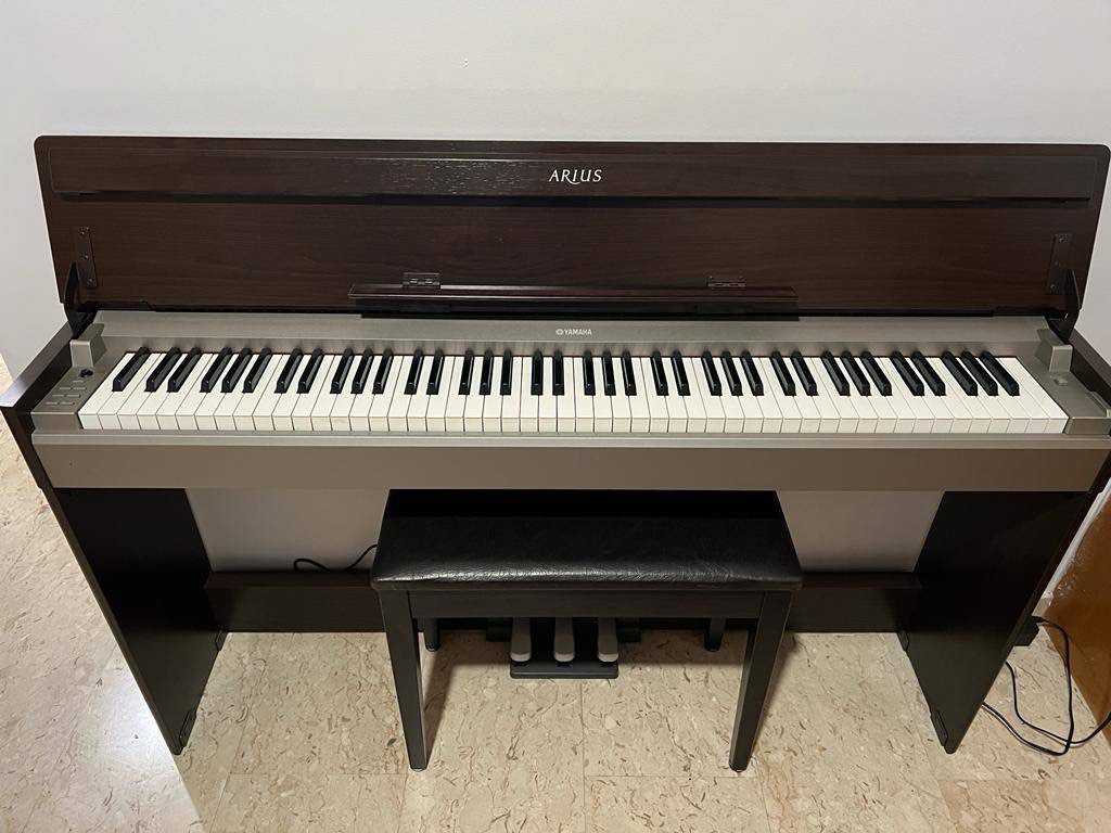 Yamaha Arius Piano, Hobbies & Toys, Music & Media, Musical Instruments on Carousell