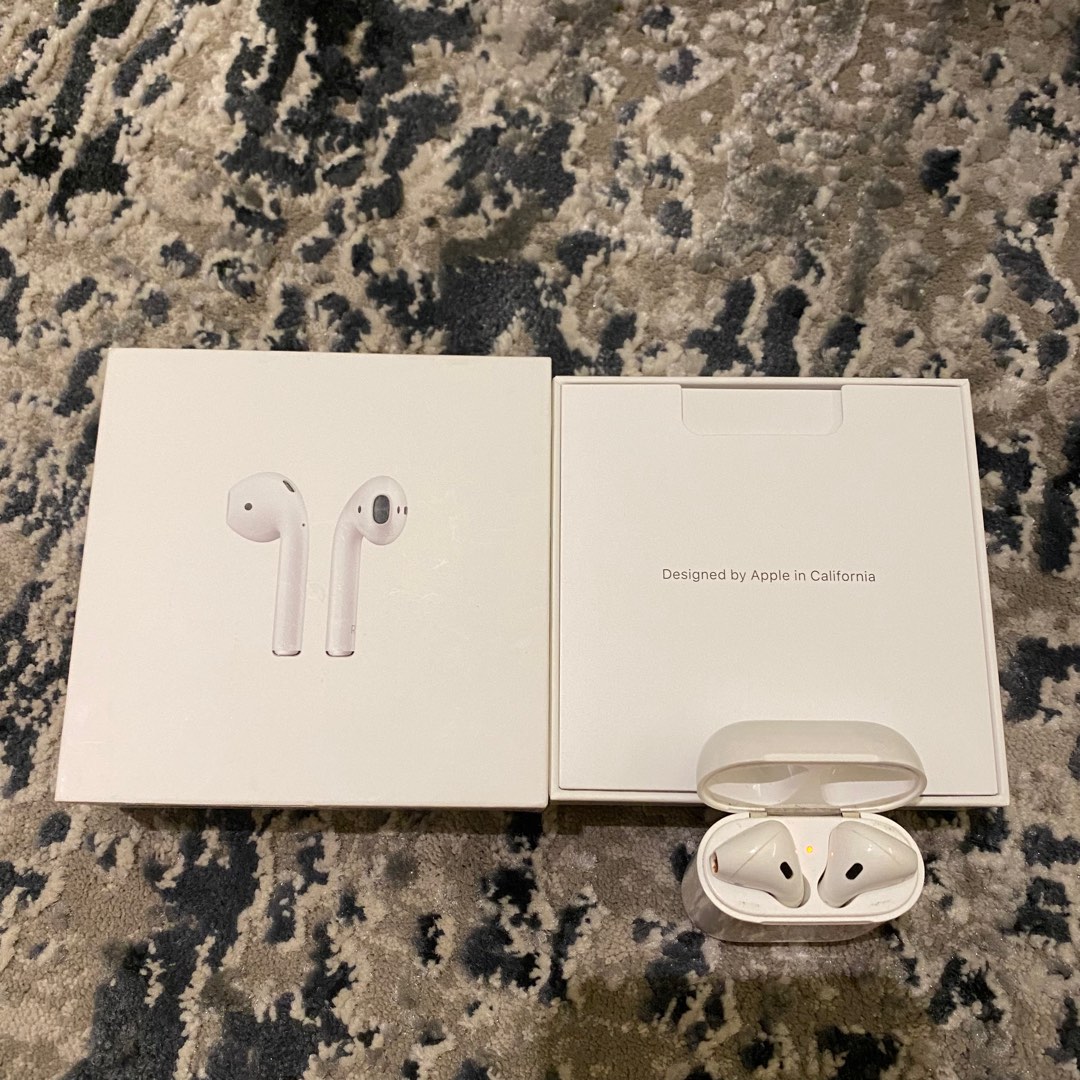 Comes with Box - Apple AirPods with Charging Case Gen 1, Audio ...