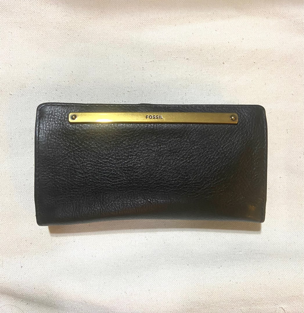 Authentic Fossil Long Wallet bought from store, Women's Fashion, Bags ...