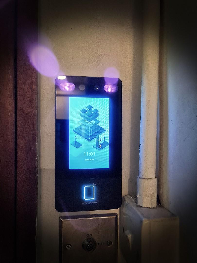 Hikvision Door Facial Recognition FACE MASK WEARING ALERT, Furniture ...