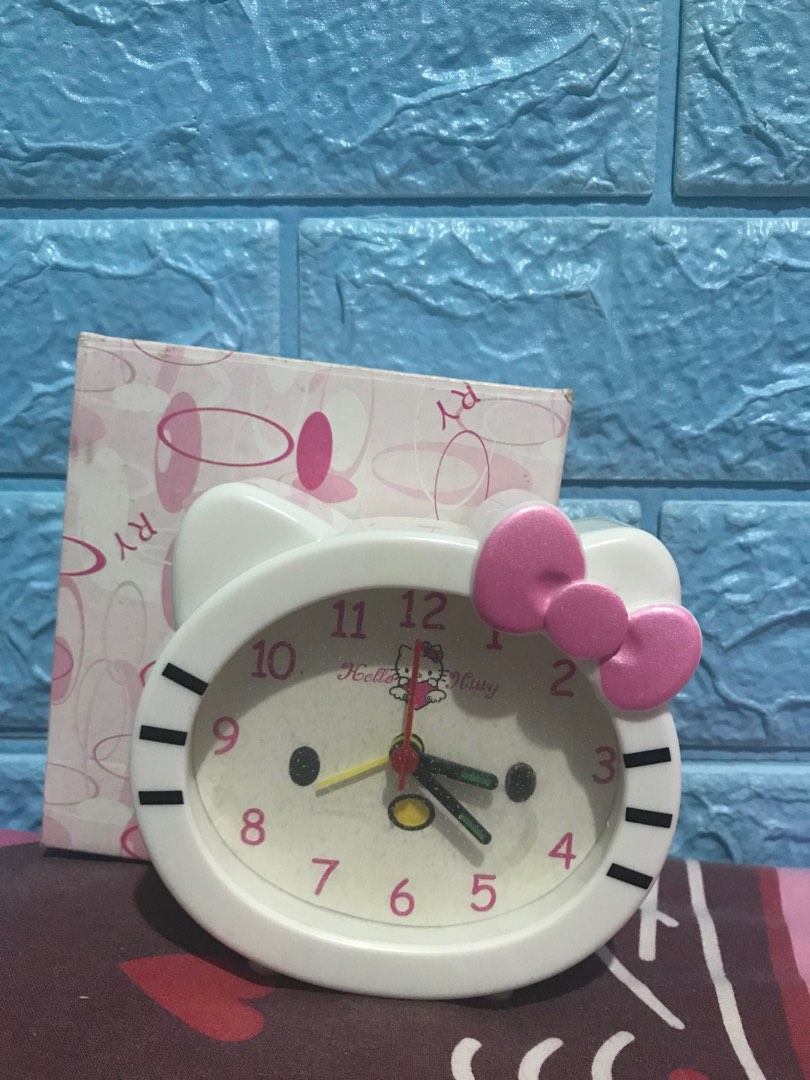 Jam Hello Kitty, Fesyen Pria, Jam Tangan di Carousell