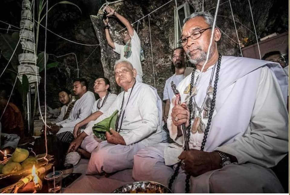 Kotuy-Nang Haiyee Mahasaneh Rian, Hobbies & Toys, Memorabilia ...