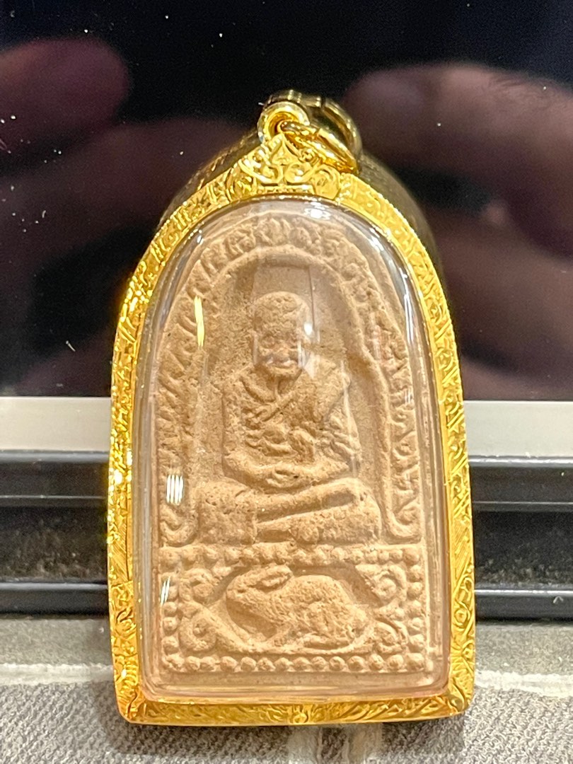 Lp Tae wat sanguam 2519 rabbit base 70% gold casing, Hobbies & Toys ...