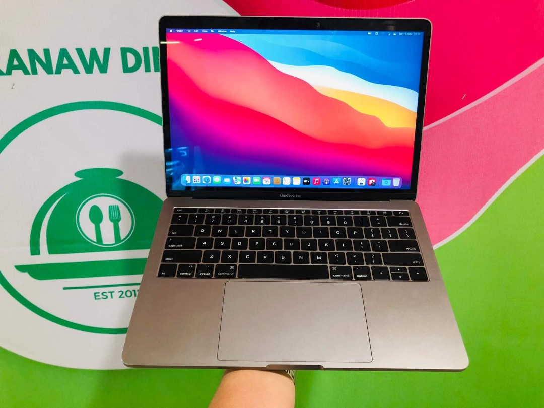 Macbook Pro (13-inch, 2017, Two Thunderbolt 3 Ports) 8 GB 512 SSD Os ...