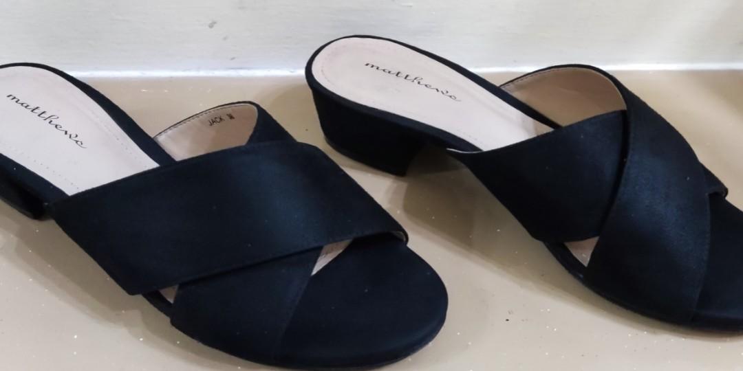 Matthews Sandals, Women's Fashion, Footwear, Flats & Sandals on Carousell