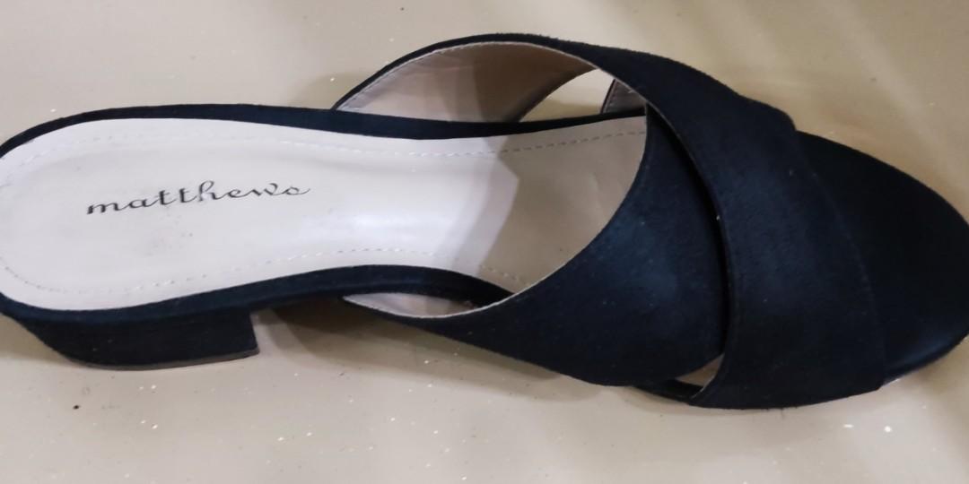 Matthews Sandals, Women's Fashion, Footwear, Flats & Sandals on Carousell