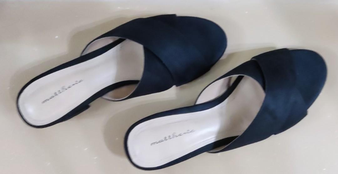 Matthews Sandals, Women's Fashion, Footwear, Flats & Sandals on Carousell