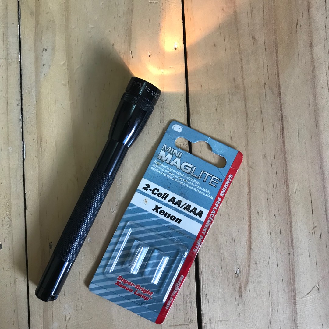 Mini Mag Lite Vintage - 2 x AA, Hobbies & Toys, Memorabilia ...
