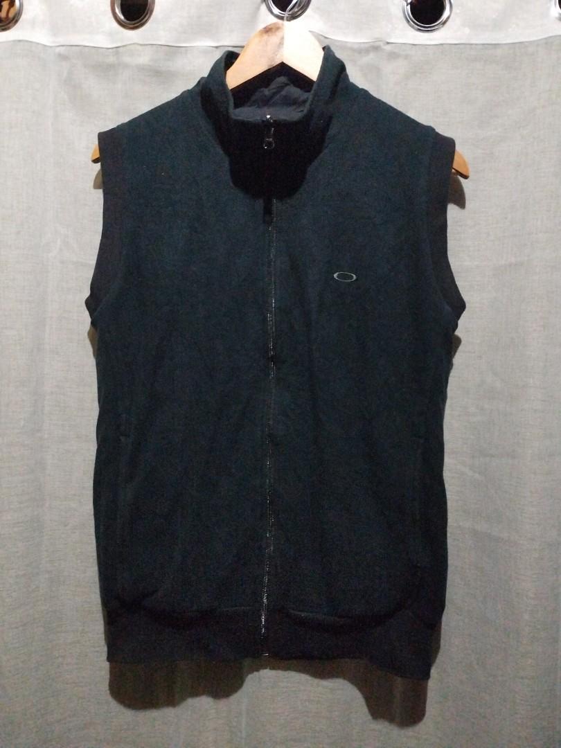 OAKLEY VEST, Men's Fashion, Tops & Sets, Vests on Carousell