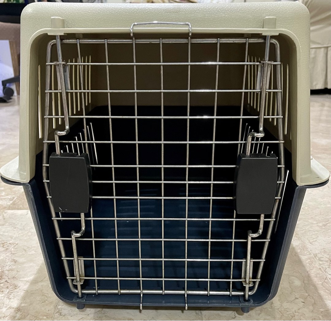 Pre -loved Pet Carrier, Pet Supplies, Homes & Other Pet Accessories on ...