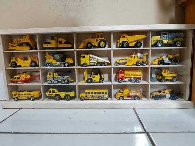 Rak Display Hotwheels Isi 20 Lose, Desain & Kerajinan Tangan, Alat ...